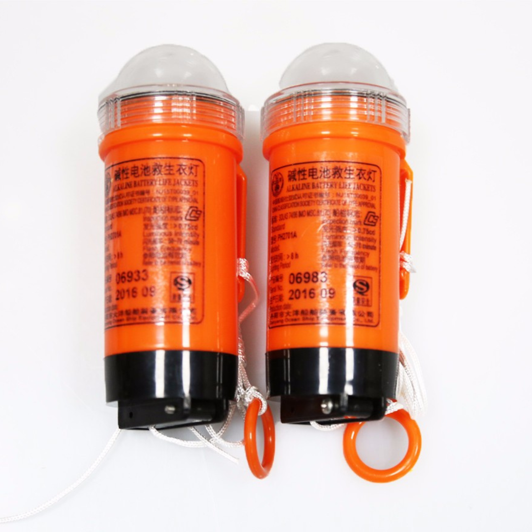 Ketahui Jenis Aksesoris Life Jacket - Distributor Alat Kapal