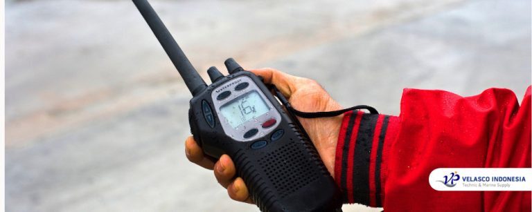 Perbedaan HT Kapal UHF dan VHF - Distributor Alat Kapal